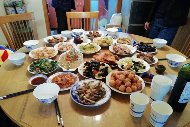 10 Tips on Eating in China: A guide to Chinese Table Manners and Dining ...