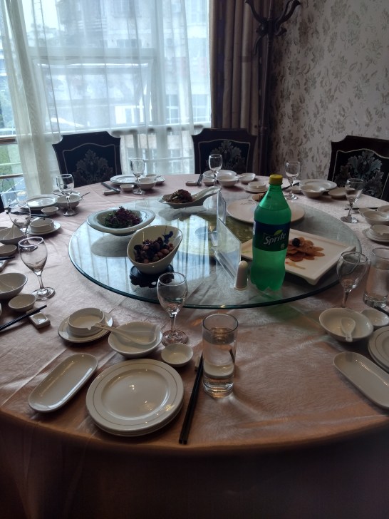 10 Tips on Eating in China: A guide to Chinese Table Manners and Dining ...