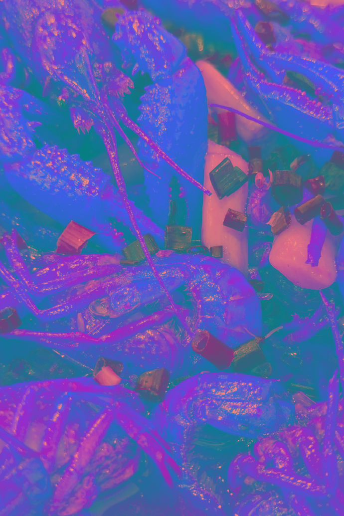 Crayfish (小龙虾) in China: A Popular Dish with a Corpse-Eating Past ...
